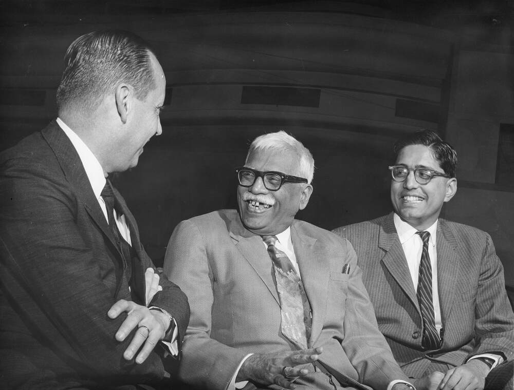 ラジモハン・ガンジー | For a new world